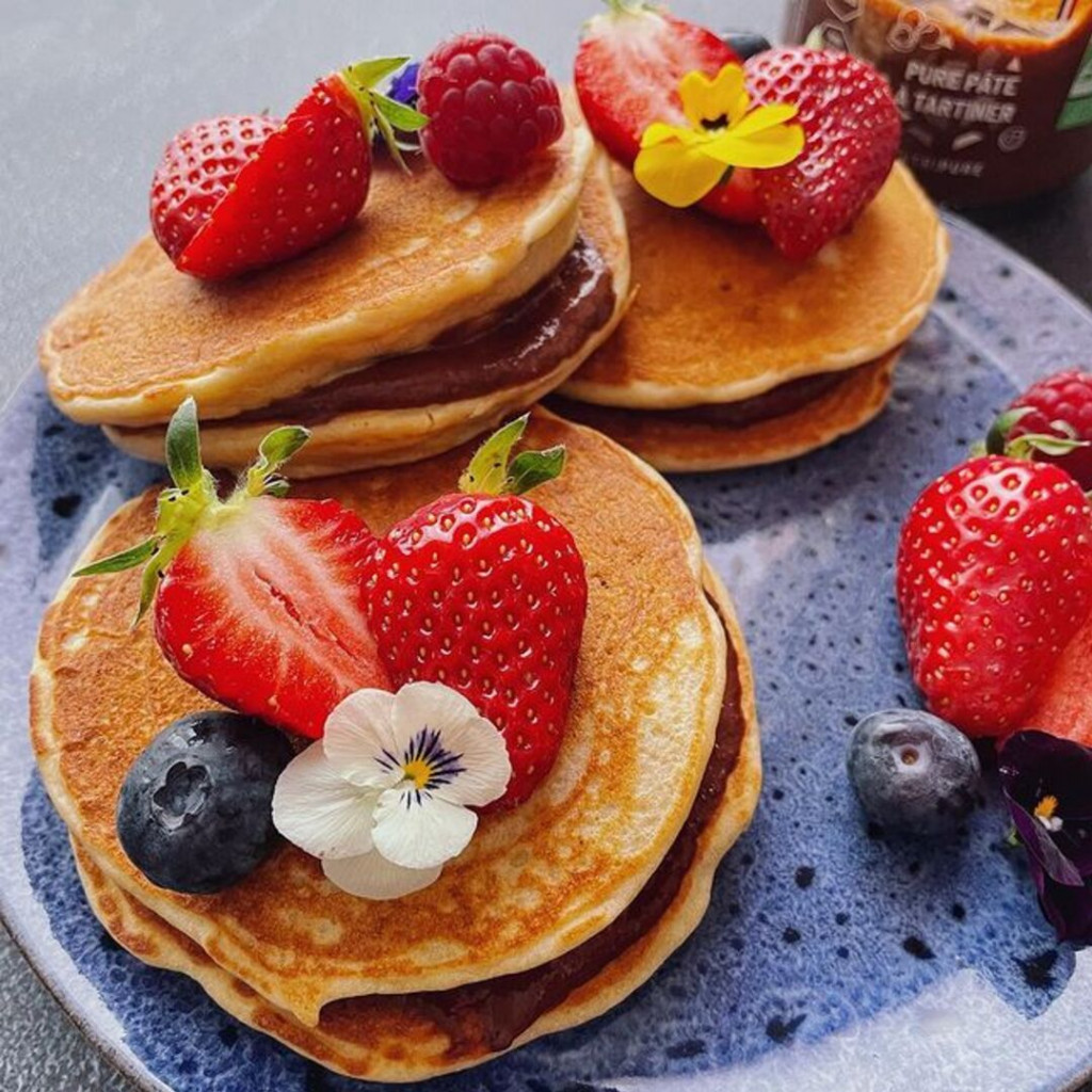 Pancakes Fruits Rouges et Pâte à Tartiner | Délicieux